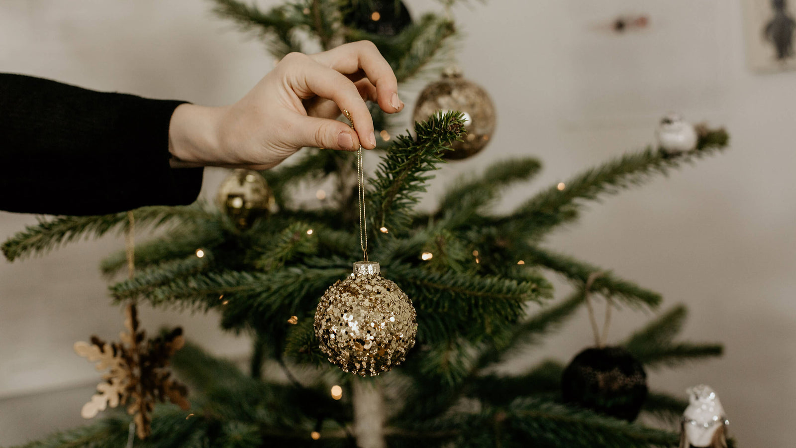 Schöne Deko-Ideen für den Weihnachtsbaum – BUTLERS